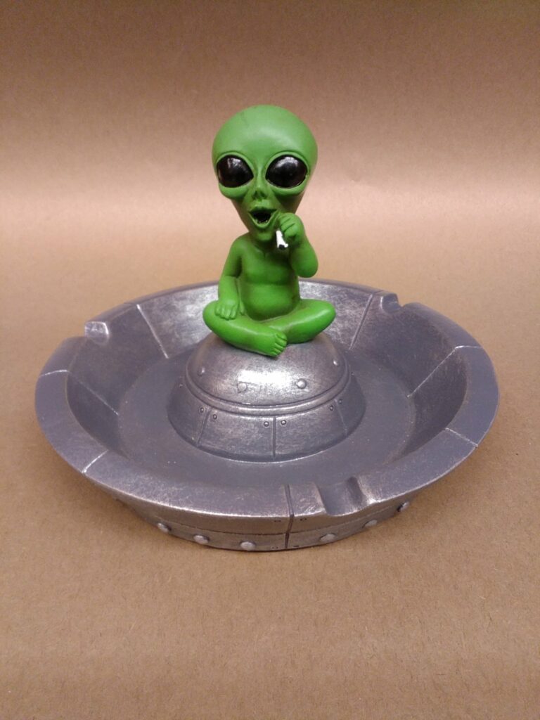 Alien Flying Saucer Ashtray – Chile Traditions